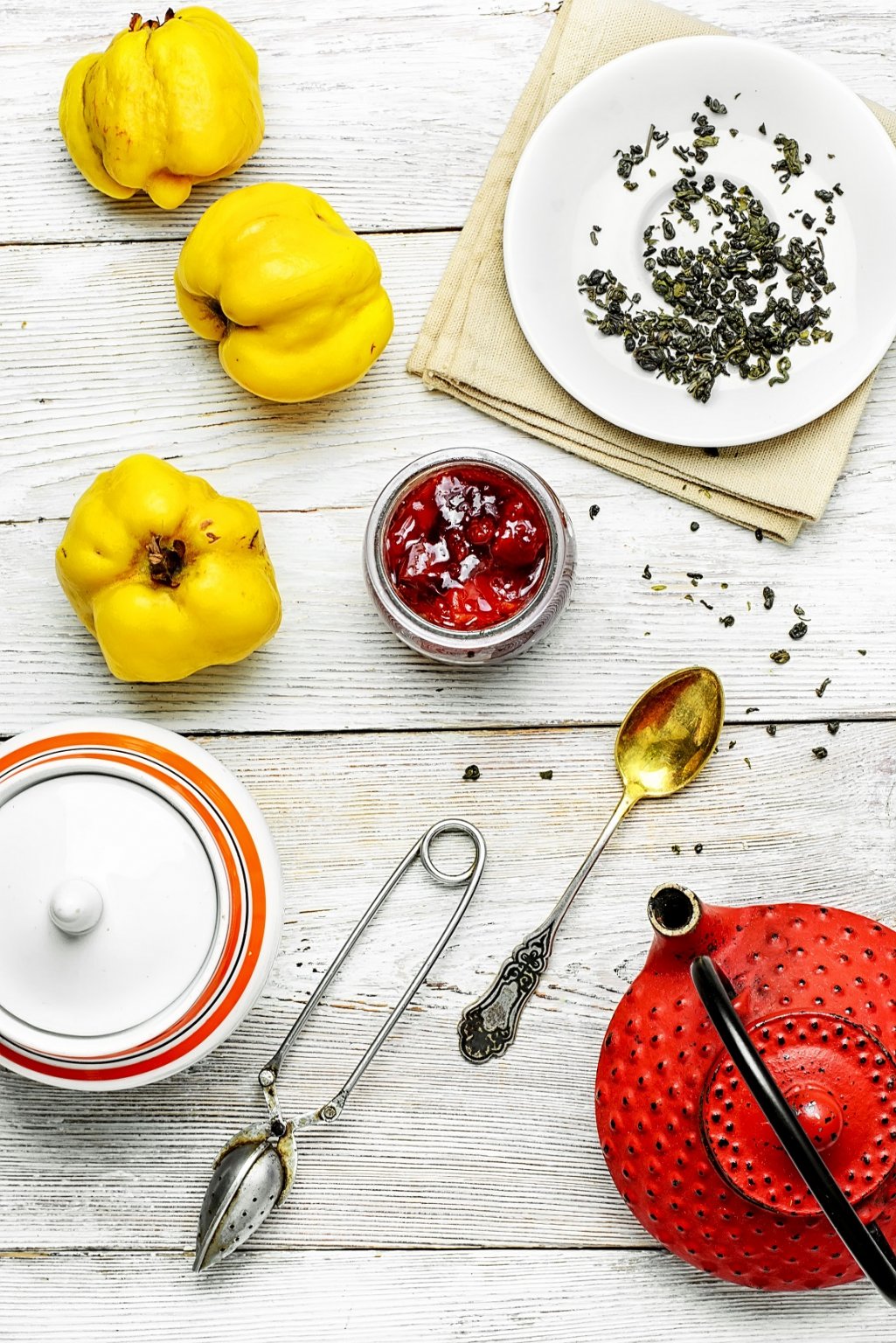 Čaj od dunje: Brza pomoć kod proljeva, kašlja i akni! Saznali smo kada ...